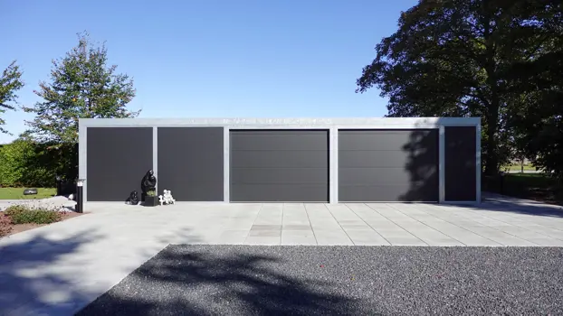 Garage i stål – funktionel og moderne